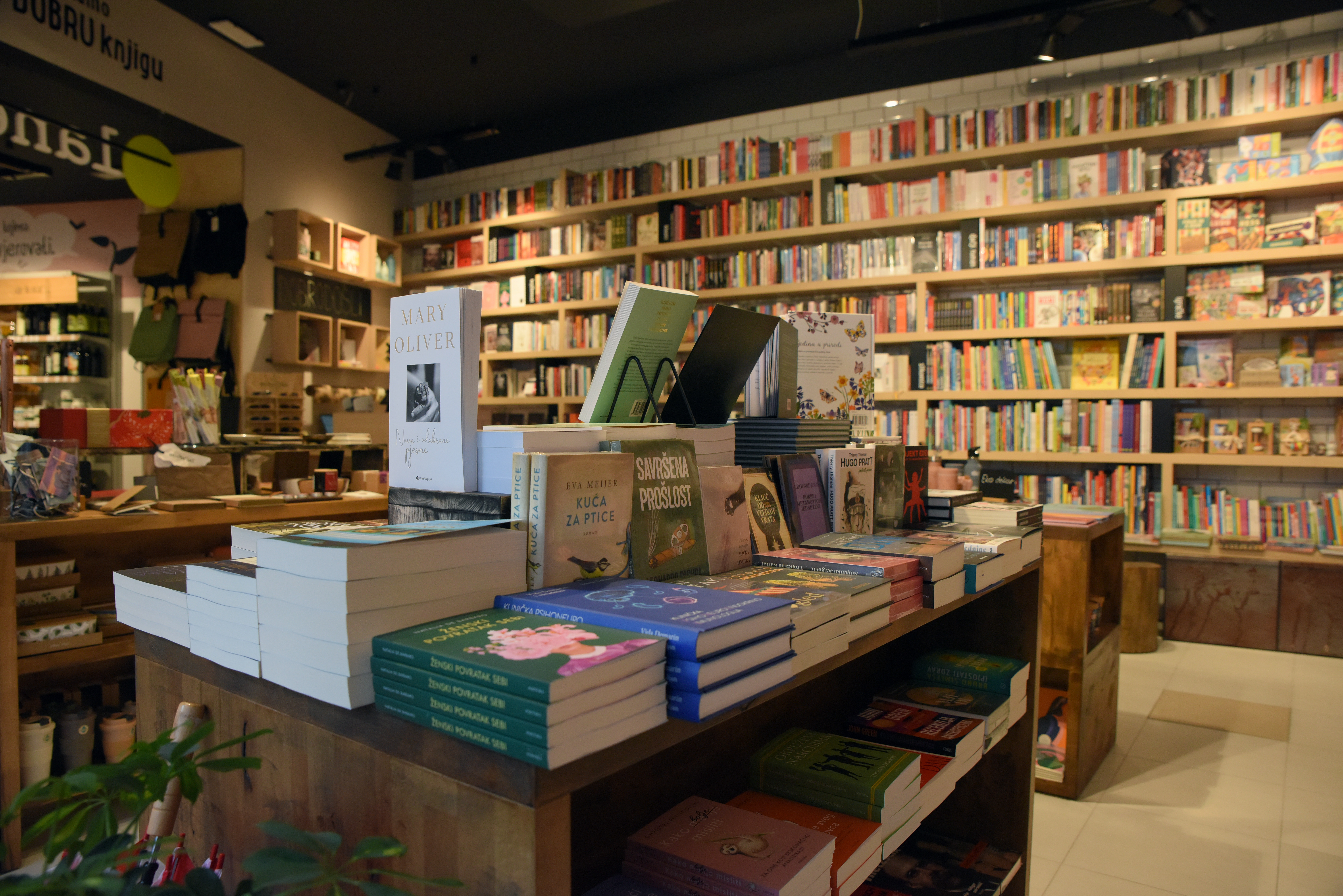 knjjižara pula / Planetopija - knjižara za duh, um i tijelo